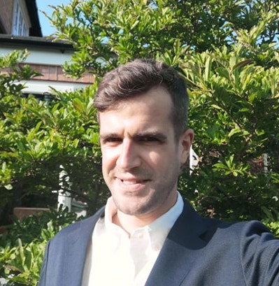 Langu | Professional English teacher Liam Pollock